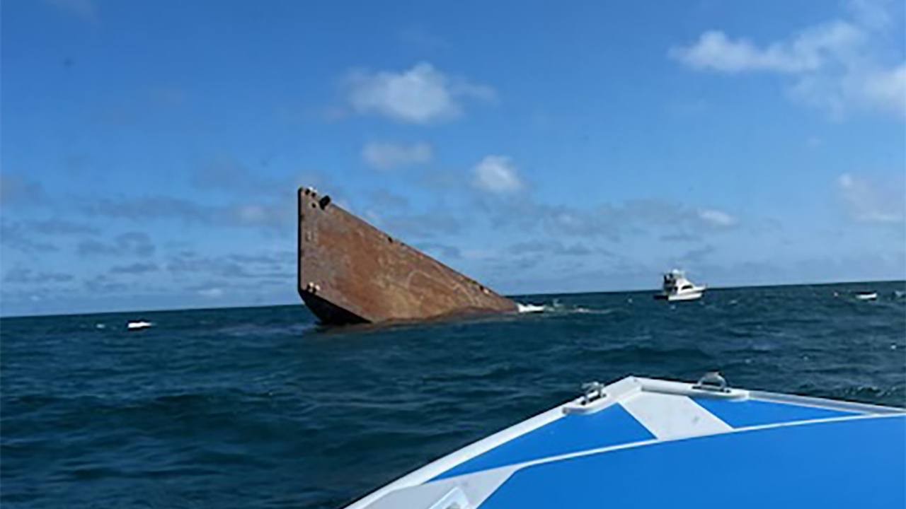 NJDEP| Fish & Wildlife | Barge Deployment on the Little Egg Inlet Reef