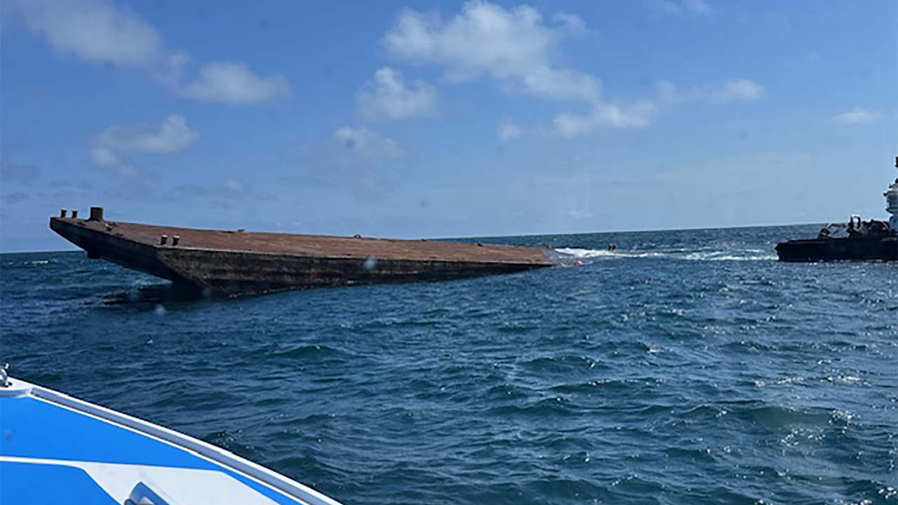 NJDEP| Fish & Wildlife | Barge Deployment on the Little Egg Inlet Reef